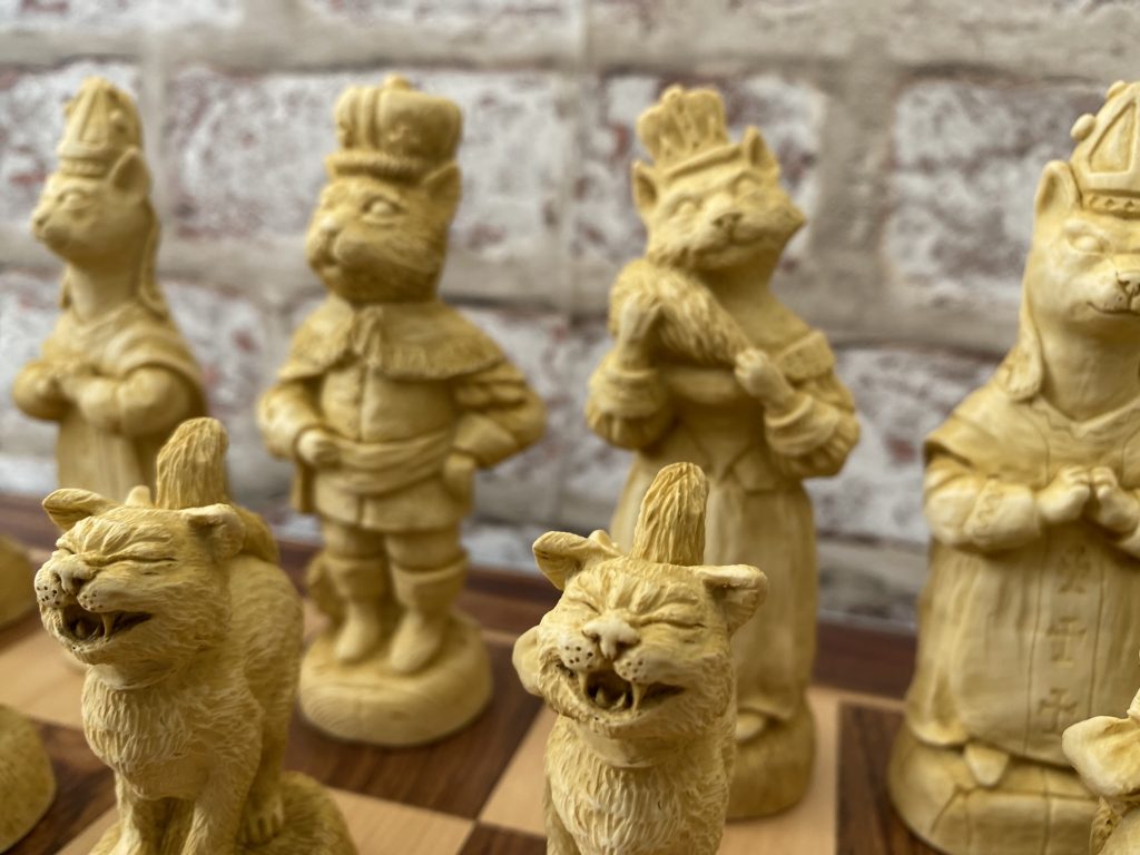 Berkeley Chess Ltd - Cats and Dogs - BROWN - ChessBaron Chess Sets ...