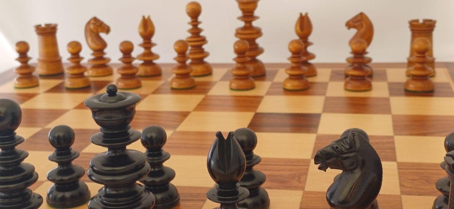 John Calvert Chess Set in Ebony - ChessBaron Chess Sets - 01278 426100