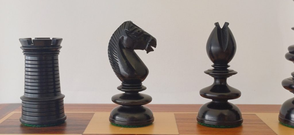 John Calvert Chess Set in Ebony - ChessBaron Chess Sets - 01278 426100